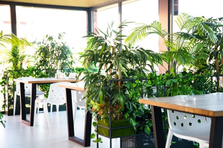 10 Restaurant Interior Design Ideas Using Panels - TrendOnlIfeStyle